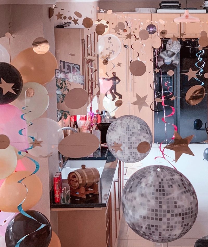 HOW TO THROW A TOTALLY AWESOME 80's THEMED PARTY - ELEGANT DUCHESS