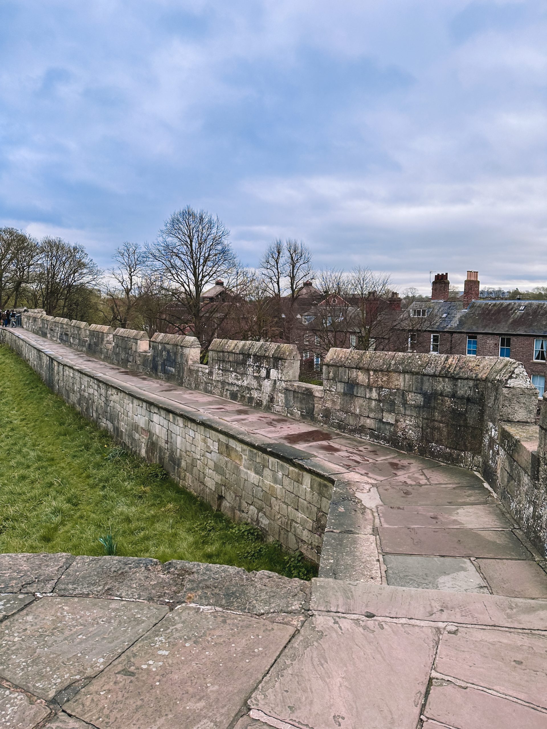 DISCOVERING YORK: A CITY OF LEGENDS AND LANDMARKS - ELEGANT DUCHESS